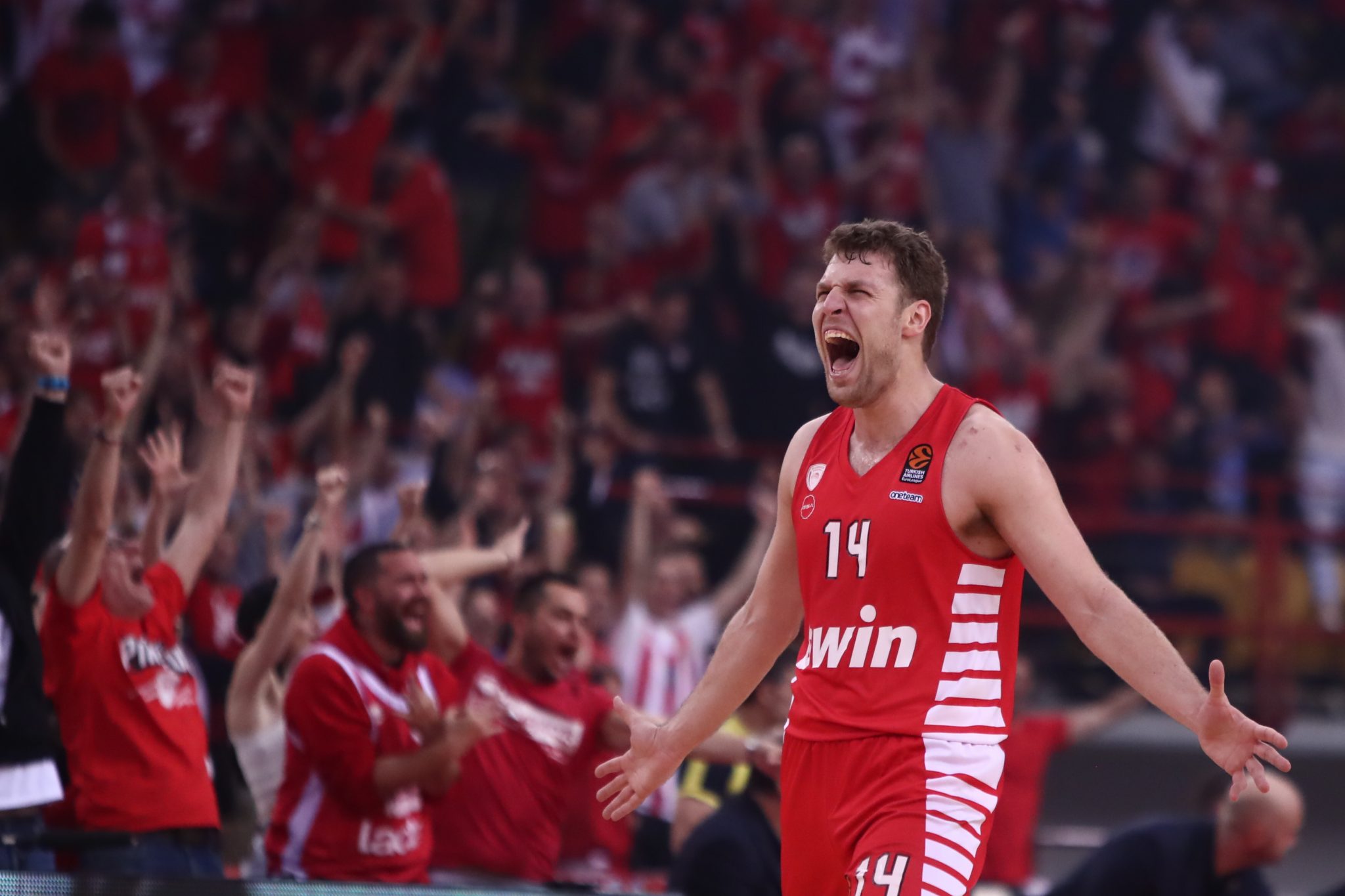 Ηταν δίκαιο και έγινε πράξη: MVP της Euroleague ο Βεζένκοφ! - Μπάσκετ ...