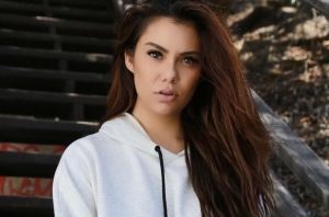 Η Danielle Ruiz είναι προκλητική και το αποδεικνύει ...